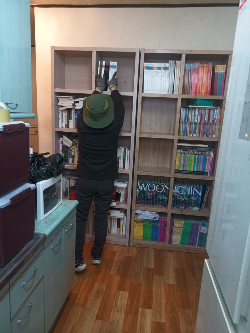 책이 이렇게 많은데 안 사가세요 가정집 이사전 장례후 폐기물 처리 현장 충청북도 청주시 상당구 용정동 청소소독 당근