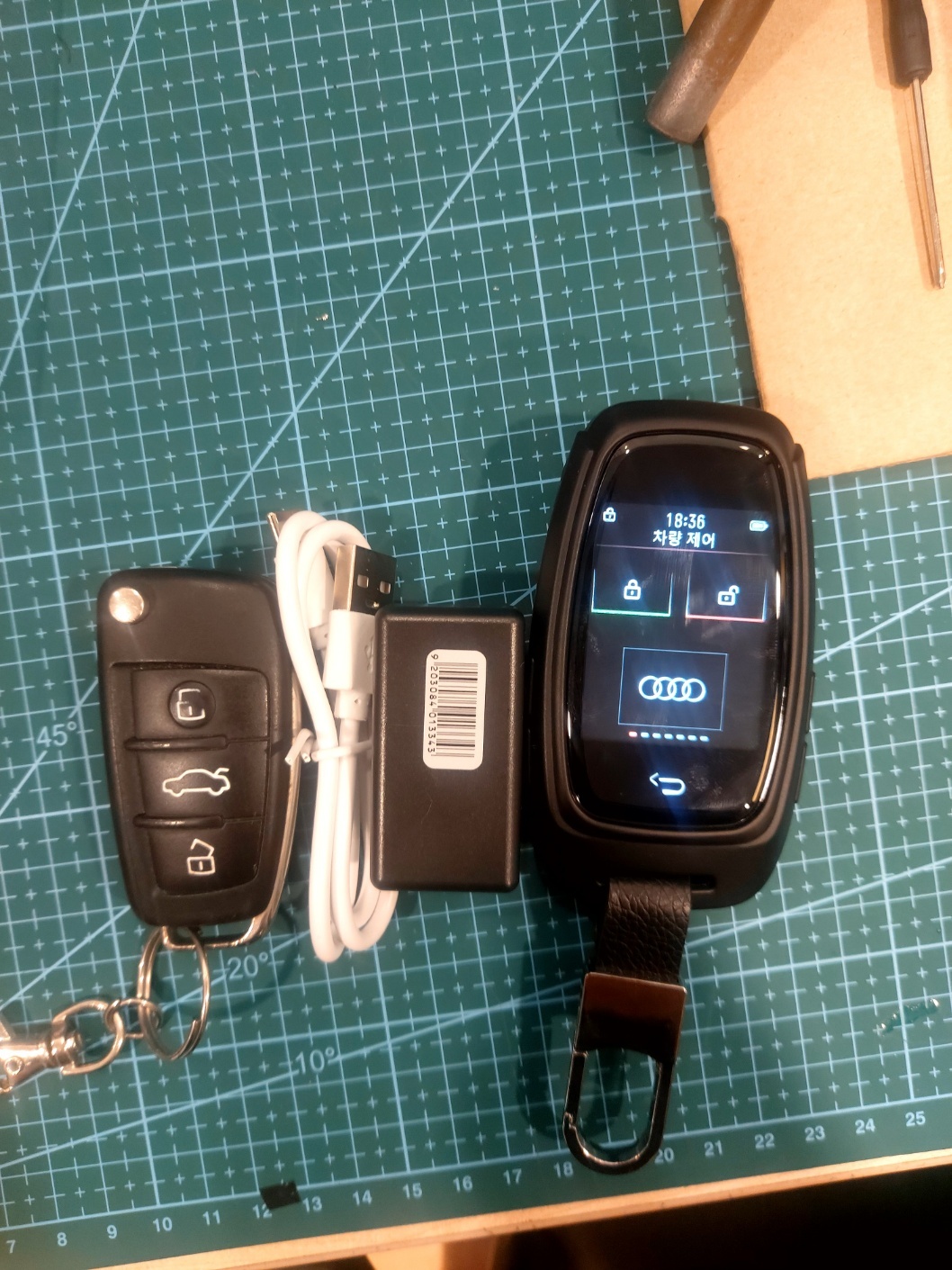 아우디 Audi 전연식 전모델 구형 스마트키를 최신형 Lcd 디지털키로 개조 원격시동 근접도어 기능 추가 경기도 부천시