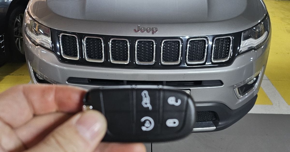 지프 Jeep 그랜드 체로키 랭글러 레니게이드 구형 스마트키 를 최신형 Lcd 디지털키로 개조 튜닝 원격잠금추가 경기도