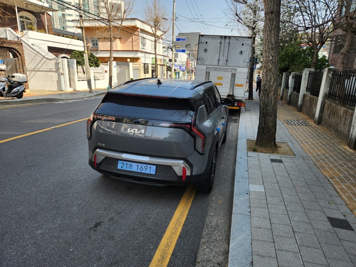 EV3 SV1 BEV(롱레인지/81.4kWh) FWD 어스(501km) | 상동 | 당근 중고차