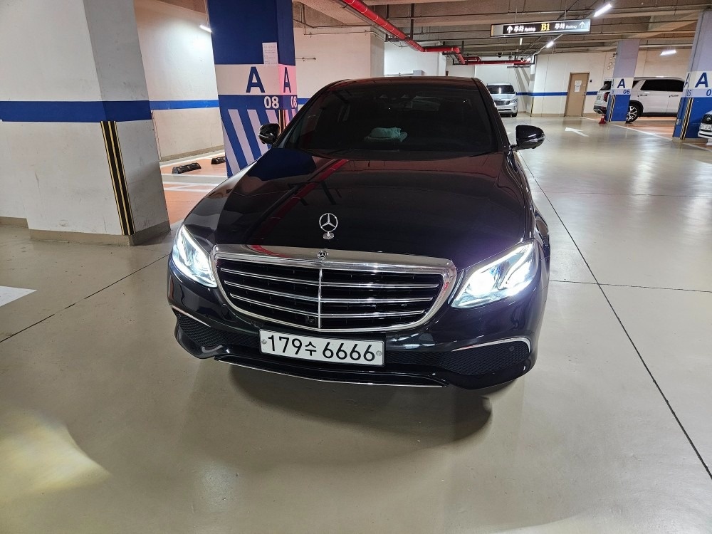 벤츠 E 클래스 W213 E300 4Matic 전기형 (211마력)