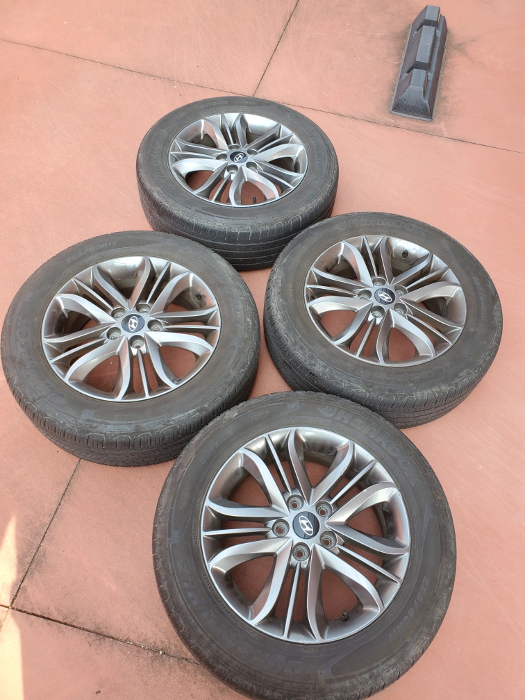 투싼 17인치 휠타이어 한대분 급처분 | 당근 중고거래