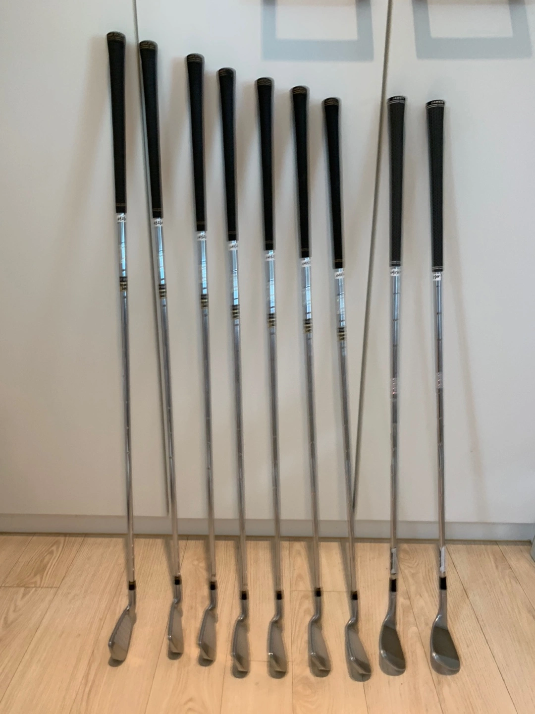 V300 7 아이언 4번~P까지 7개 세트 및 테일러메이드 웨지 50.56 팝니다. | 반포동 | 스포츠/레저 | 당근 중고거래