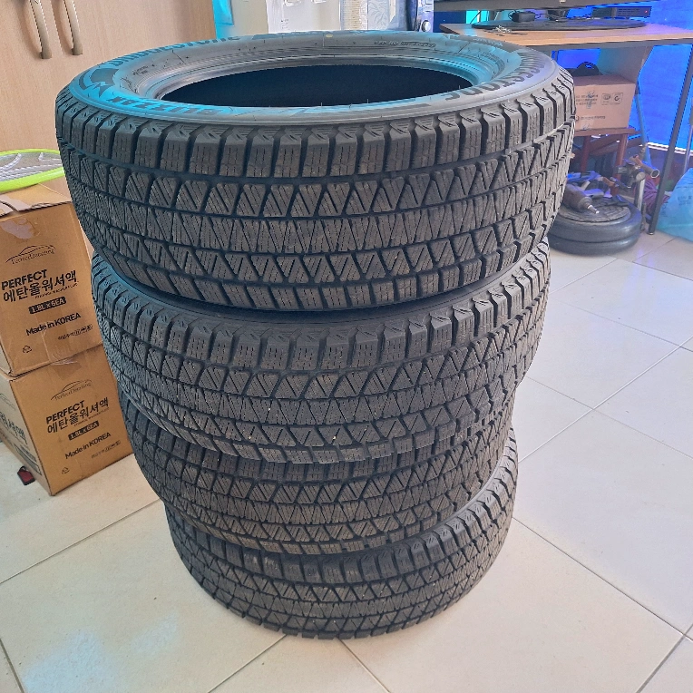225.60.18 스노우타이어퍌아요(상태양호) | 옥천동 | 기타 중고물품 | 당근 중고거래