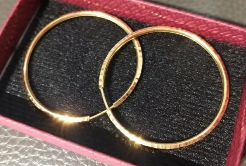 취미로 수집한 귀금속/지름 4센티/4.83g(중량) 18k/가격제안 불가/링귀걸이/금팔찌 금발찌 금목걸이 금반지 | 다산동 | 여성잡화 | 당근 중고거래