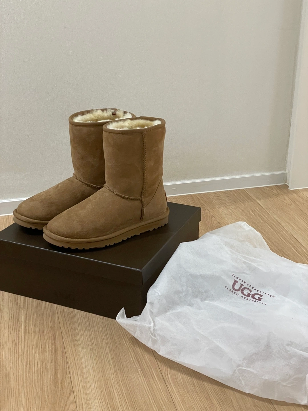 UGG 어그 오즈웨어 숏부츠 체스트넛 사이즈7L (235) | 휘경제1동 | 여성잡화 | 당근 중고거래