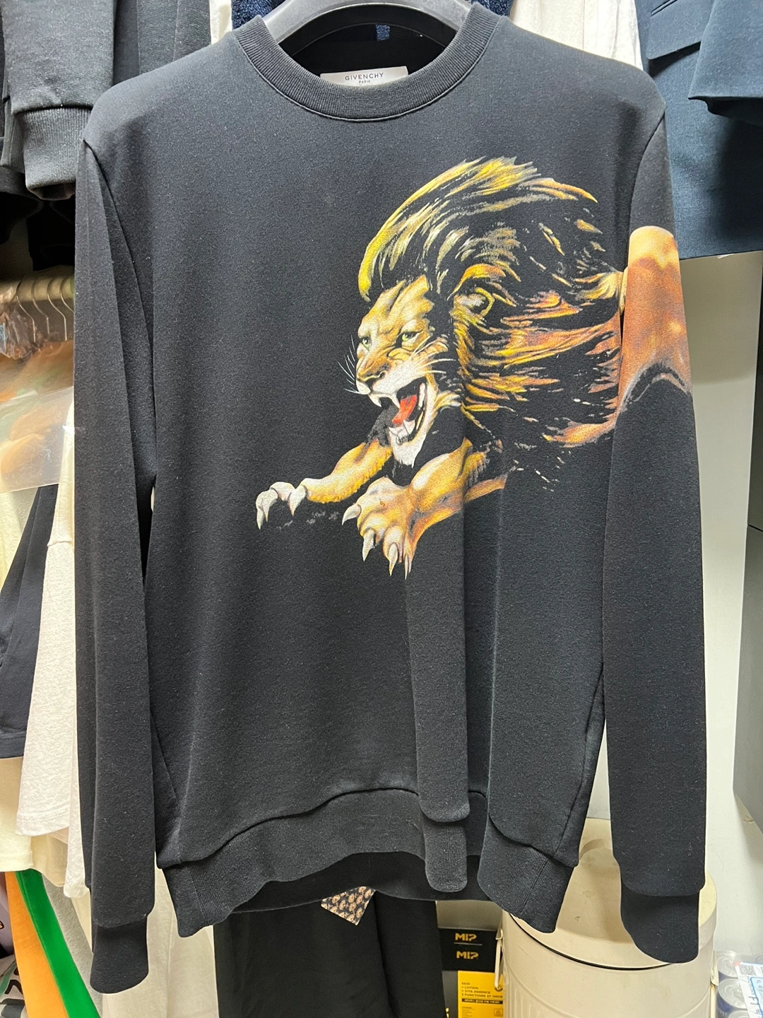 (정) 지방시 라이언 맨투맨 티셔츠 | 보수동1가 | 남성패션/잡화 | 당근 중고거래