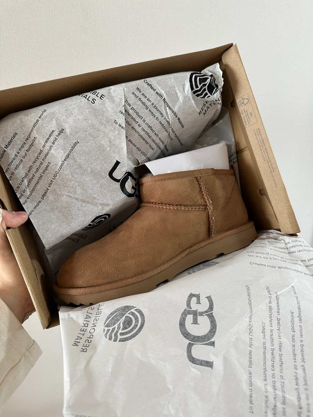 새제품 미국 어그 UGG 클래식 울트라 미니 체스트넛 235 | 양3동 | 여성잡화 | 당근 중고거래