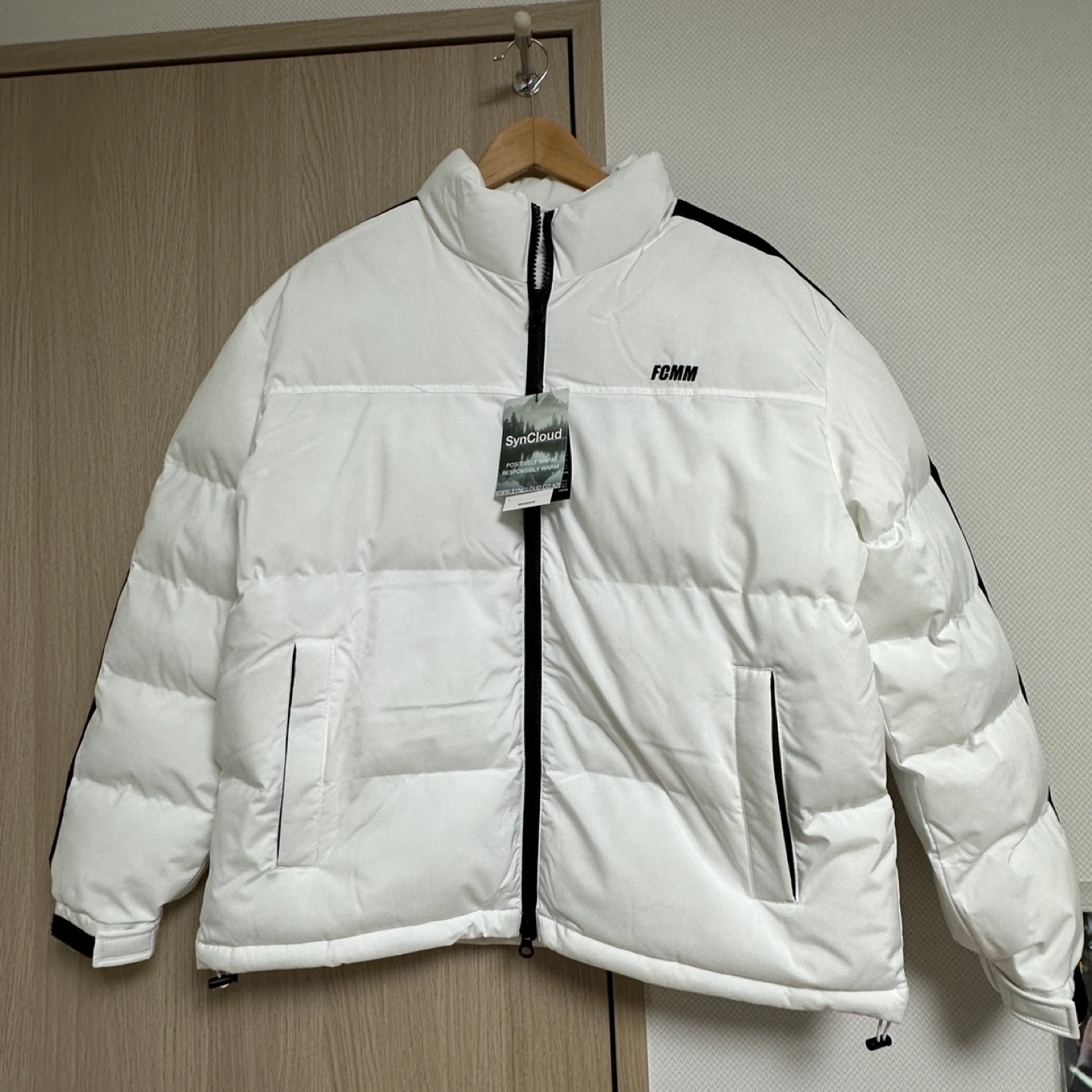 FCMM 흰패딩 M사이즈(새상품) | 구지면 | 여성의류 | 당근 중고거래