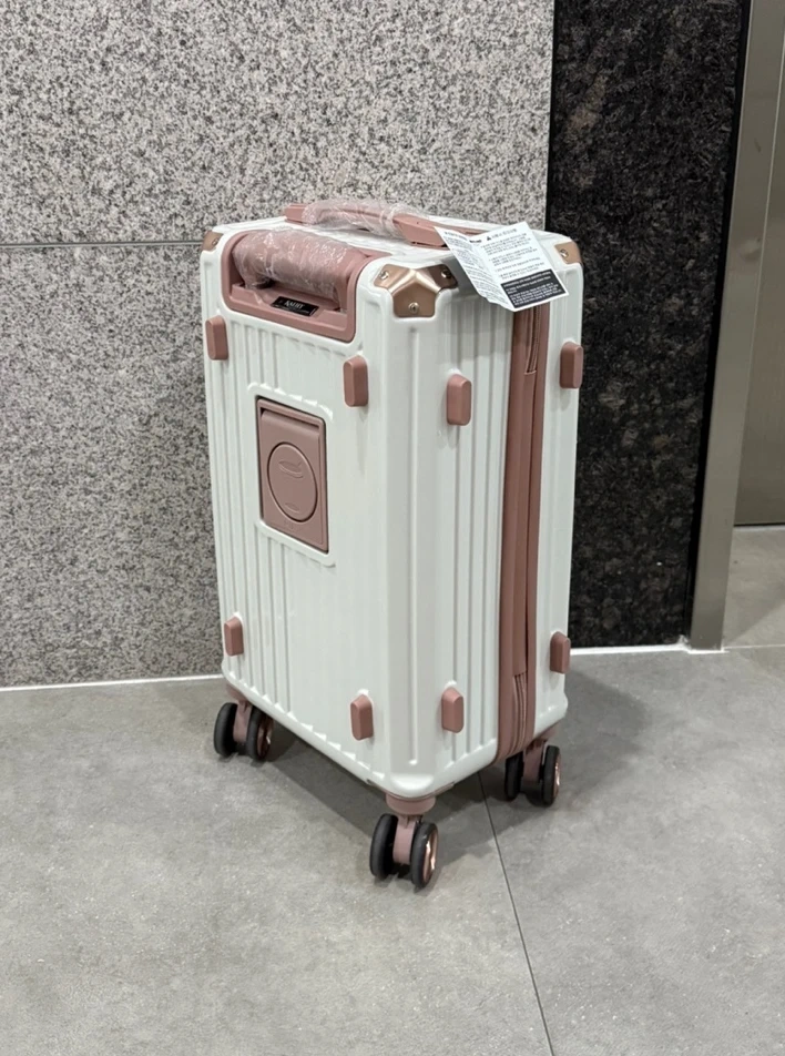 아쉽게도 앞으로 여행을 못가서 캐리어 필요한분께 저렴히 당근할게요 화정2동 스포츠레저 당근 중고거래