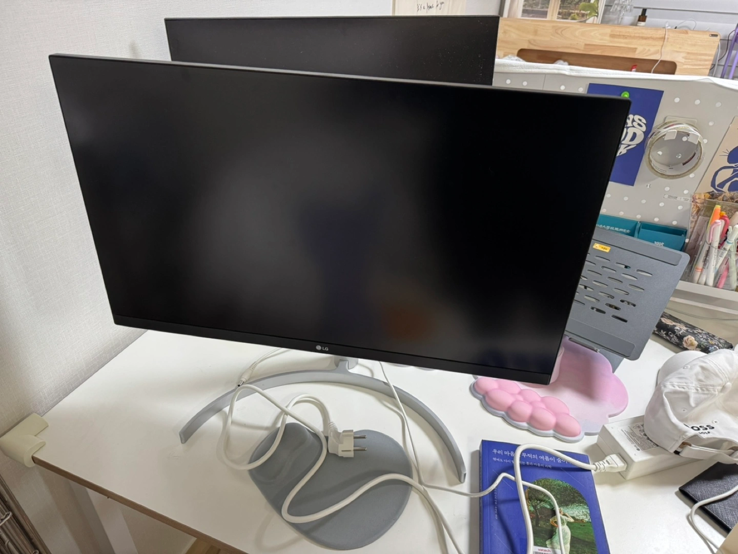 LG UL850 전문가용, 27인치 4k 모니터, usb c 충전 및 연결, 틸팅, 피버팅, 높이조절, 스피커 | 석우동 ...