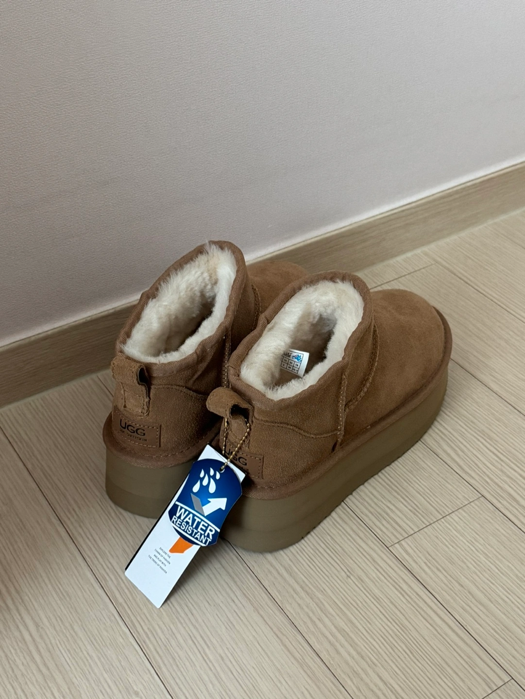 UGG 어그 미니 플랫폼 부츠 245-250 | 탄현동 | 여성잡화 | 당근 중고거래