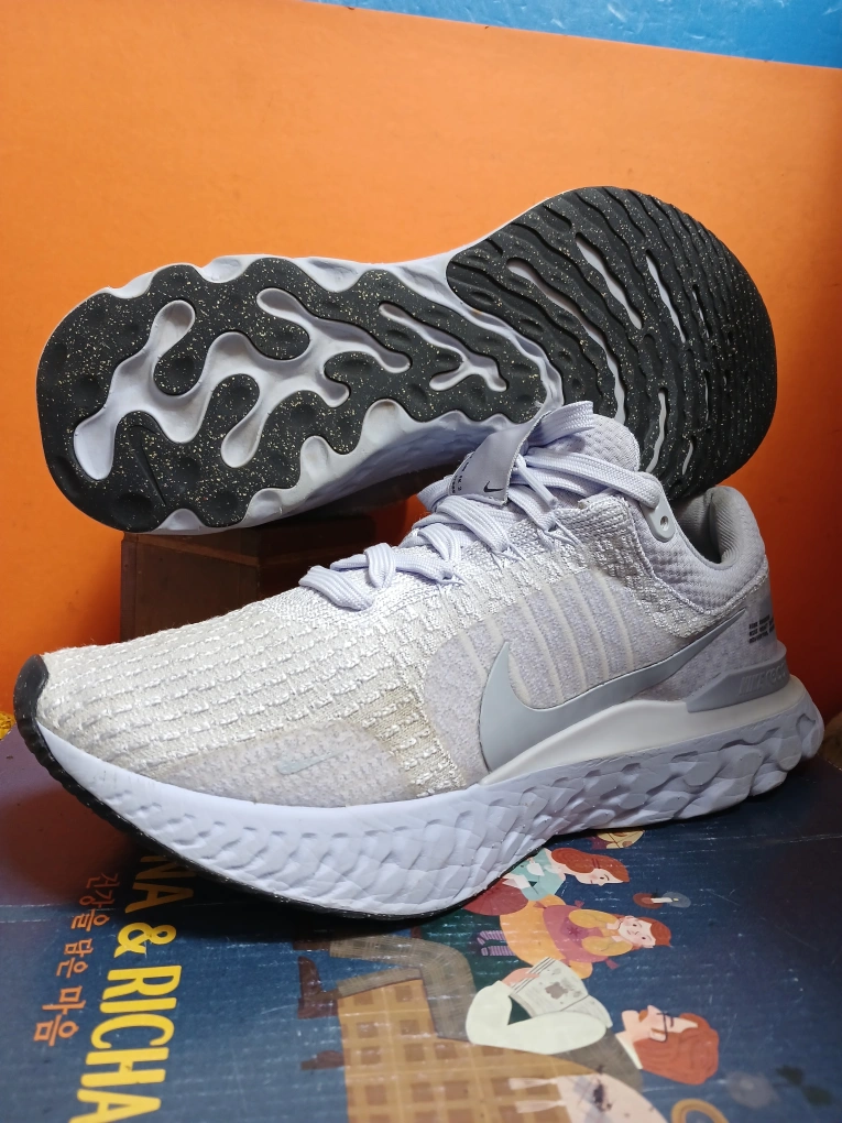 나이키 리액트 인피니티 런 플라이니트3(US9.5표기275추천사이즈270) | 이태원제1동 | 남성패션/잡화 | 당근 중고거래