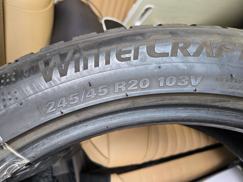 윈터크래프트 WP72 245/45 R20 103V 타이어 2개 | 아름동 | 기타 중고물품 | 당근 중고거래