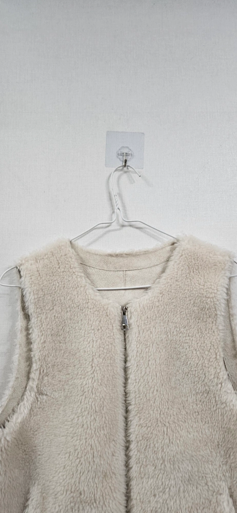 CITY GEE 화이트 리얼 양털 베스트 55 | 웅촌면 | 여성의류 | 당근 중고거래