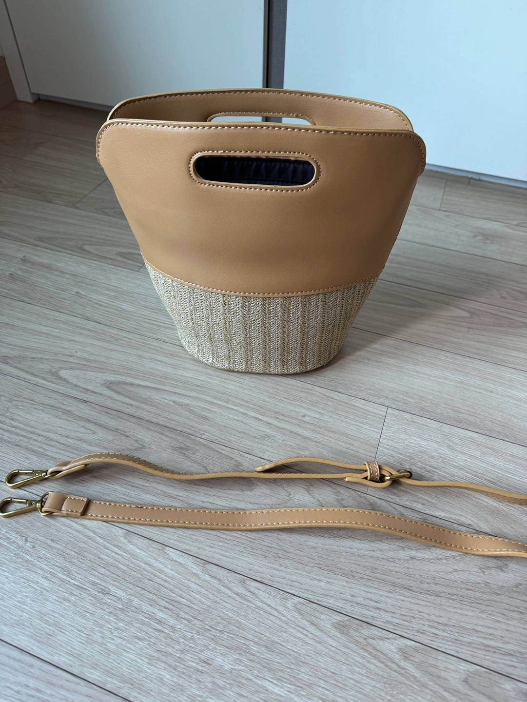 플라스틱 아일랜드 가방(1회 착용) | 여성잡화 | 당근 중고거래