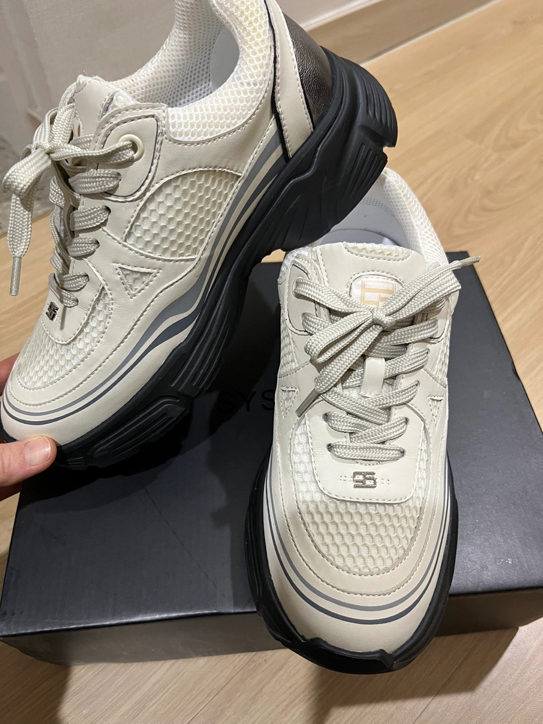 시스템 스니커즈 운동화 아이보리 240 (SYSTEM 한섬 슈콤마보니 SJSJ) | 배곧동 | 여성잡화 | 당근 중고거래