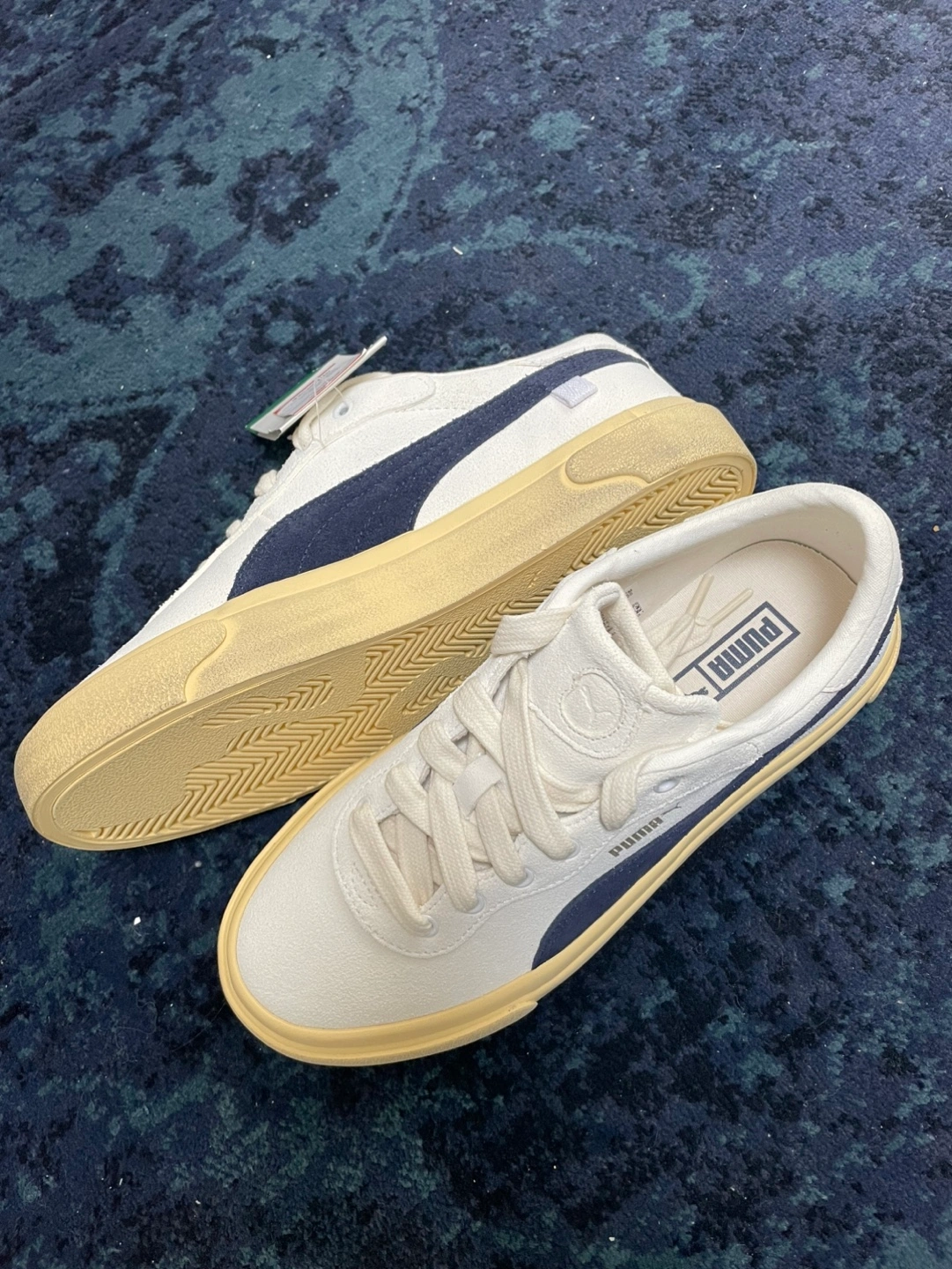 (새상품) 푸마 카프리 로얄 스웨이드 빈티지 웜화이트 & 네이비 250 (UK6) | 신문로2가 | 여성잡화 | 당근 중고거래