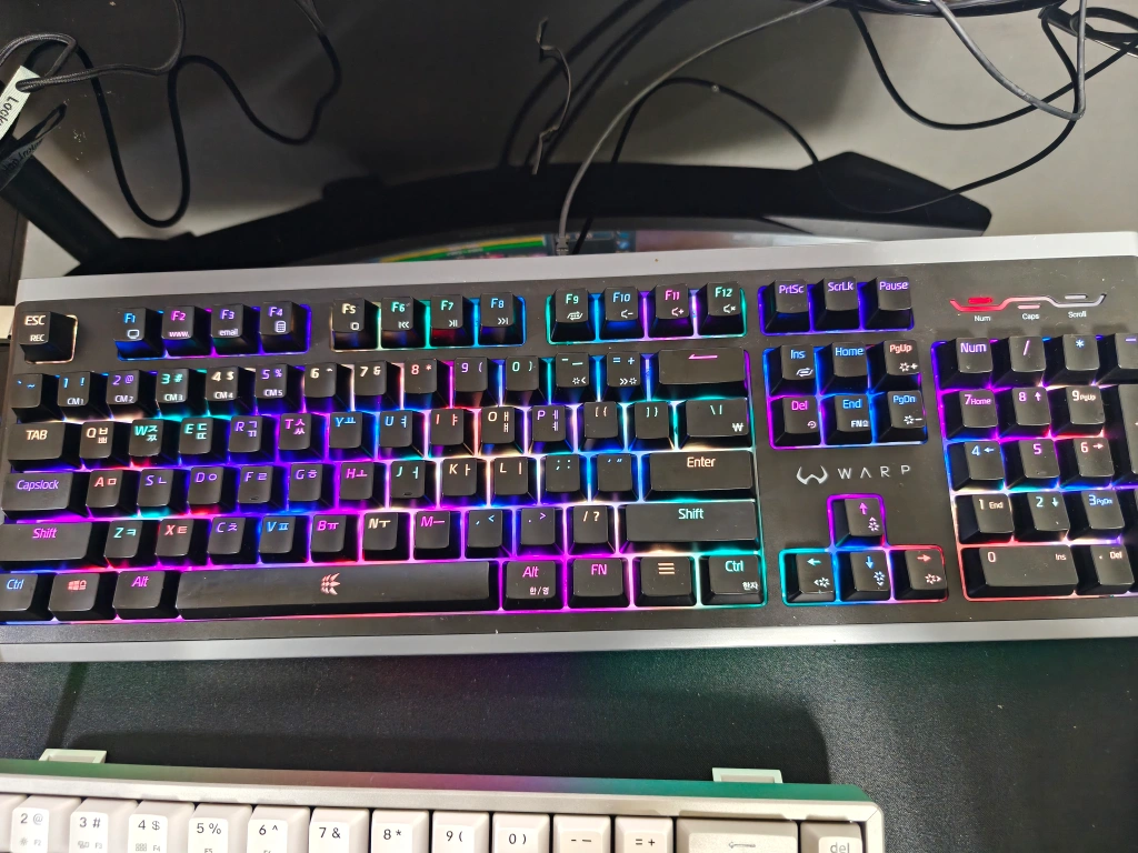 마이크로닉스 WARP WK-1 마커스 RGB 게이밍 키보드 저소음 적축 | 궐동 | 디지털기기 | 당근 중고거래