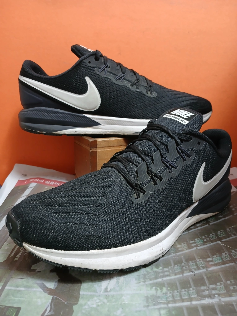 나이키 줌 스트럭쳐22(US9.5표기275추천265~270) | 이태원제1동 | 남성패션/잡화 | 당근 중고거래