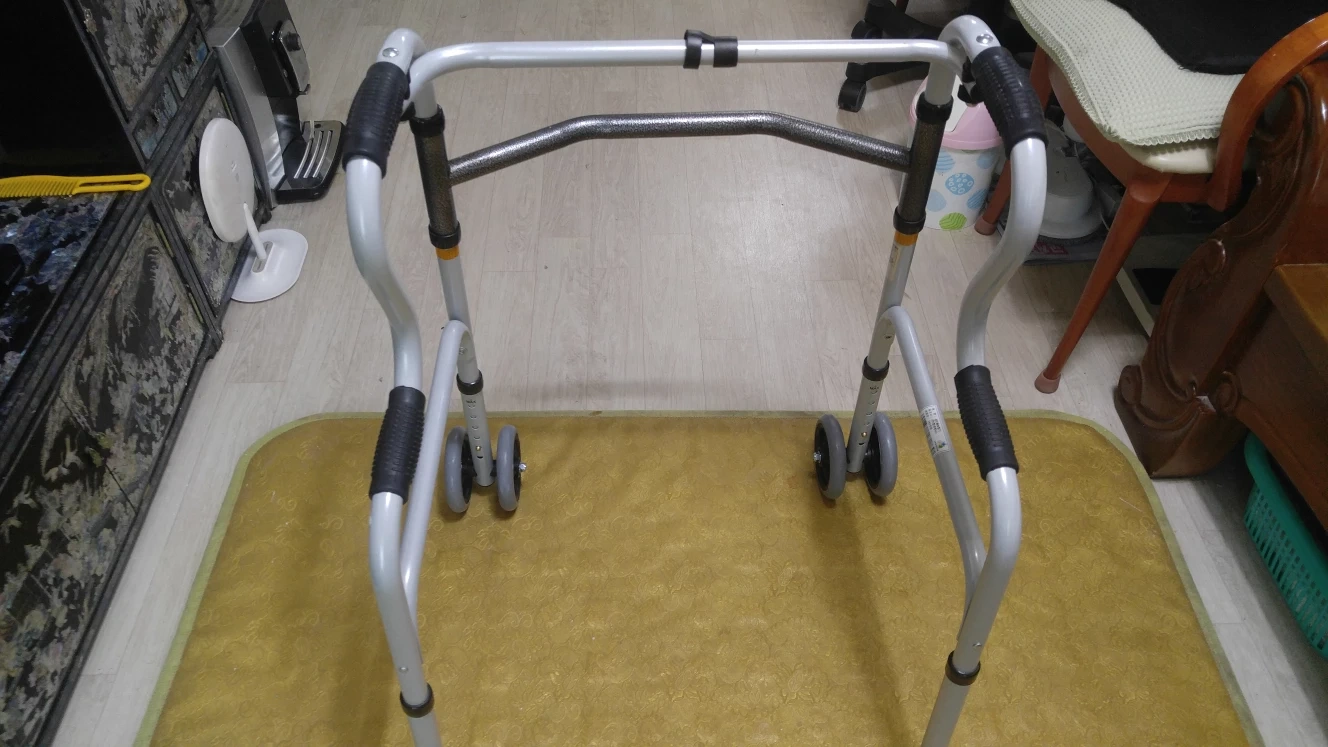 현대메딕스 성인용 보행기 HM-606, 보증서 설명서 포함 | 교동 | 기타 중고물품 | 당근 중고거래