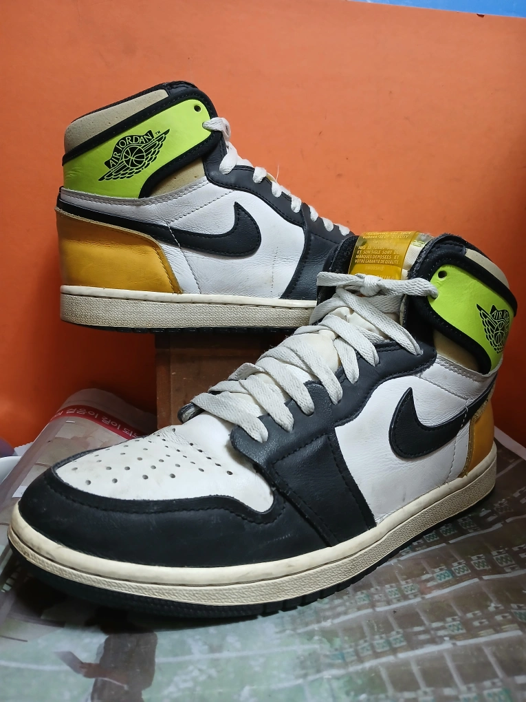 나이키 에어 조던1레트로 하이OG볼트 골드(US8표기260) | 이태원제1동 | 남성패션/잡화 | 당근 중고거래