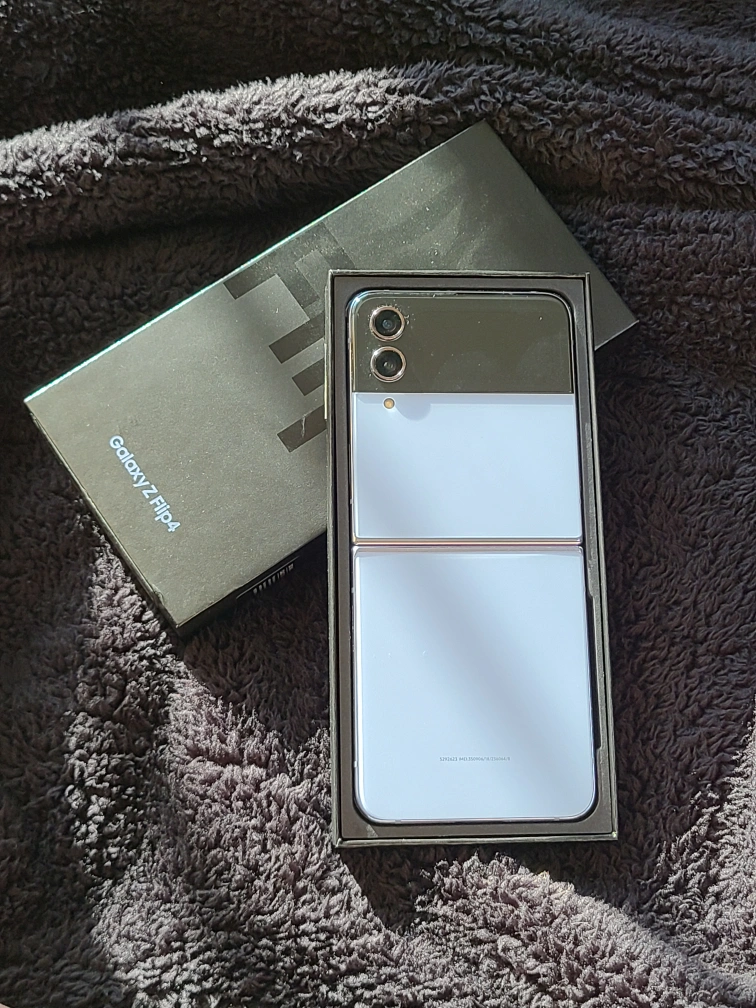 갤럭시 Z플립4 / SKT / 액정.배터리.힌지 교체완료 / 박스포함 | 목동동 | 디지털기기 | 당근 중고거래