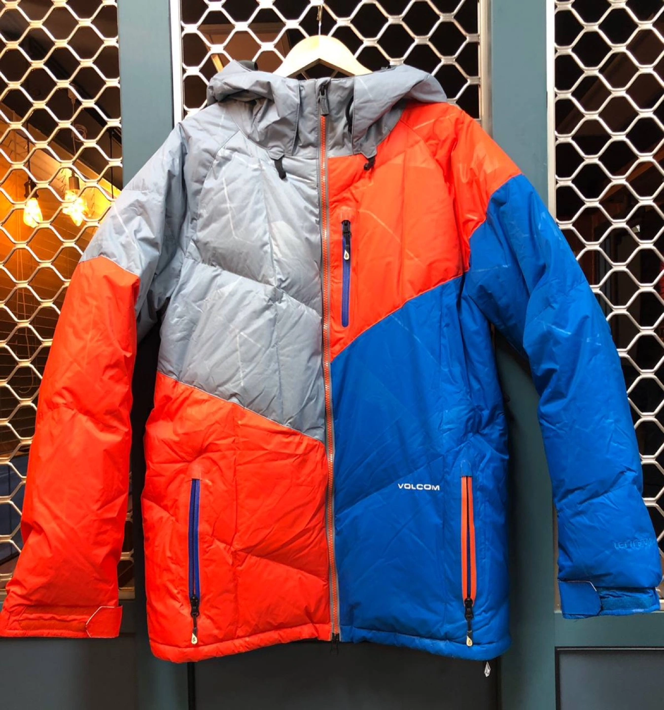 볼컴(Volcom) 보드복 패딩 사이즈M(100~105) | 망원동 | 스포츠/레저 | 당근 중고거래