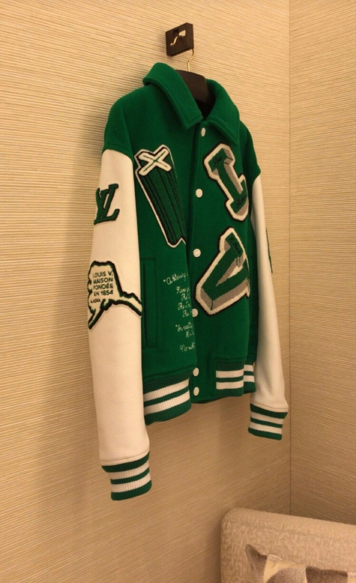 [50] 루이비통 바시티 래더 자켓 그린 21FW | 우동 | 남성패션/잡화 | 당근 중고거래