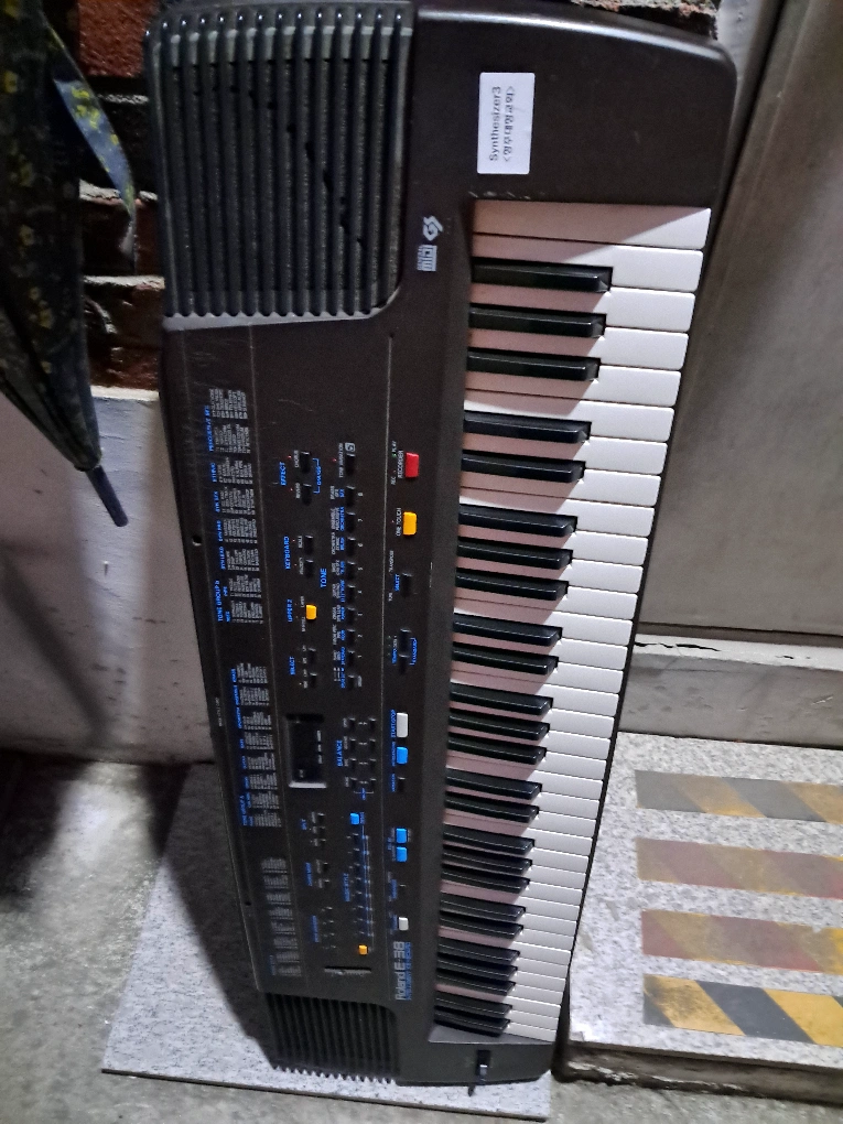 Roland E-28 전자 키보드 | 운천.신봉동 | 취미/게임/음반 | 당근 중고거래