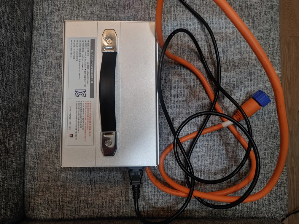 2023년식 와코 ev e6s, e7s용 배터리 충전기 | 풍납동 | 스포츠/레저 | 당근 중고거래