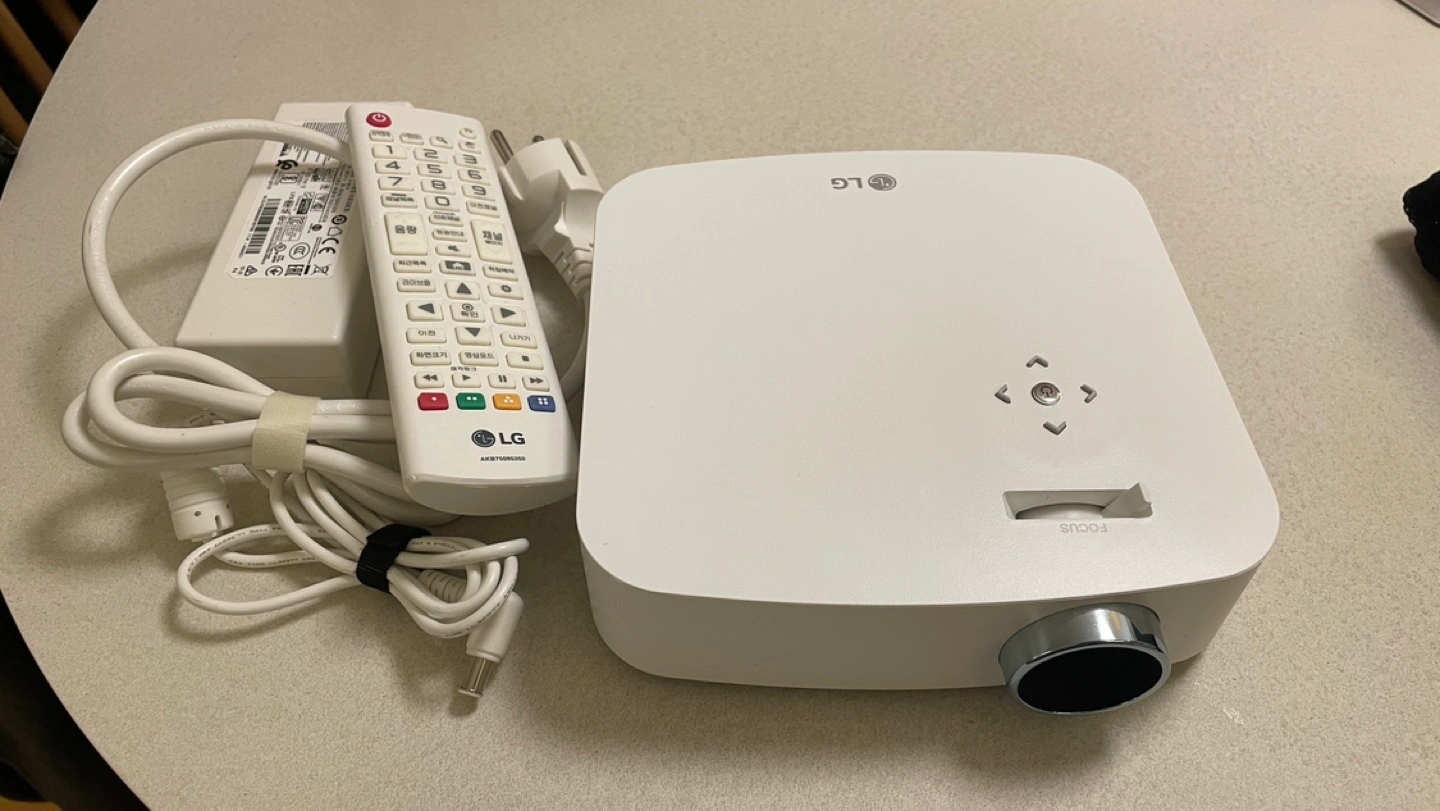 LG전자 시네빔 빔프로젝터 PF50KA | 성내동 | 디지털기기 | 당근 중고거래