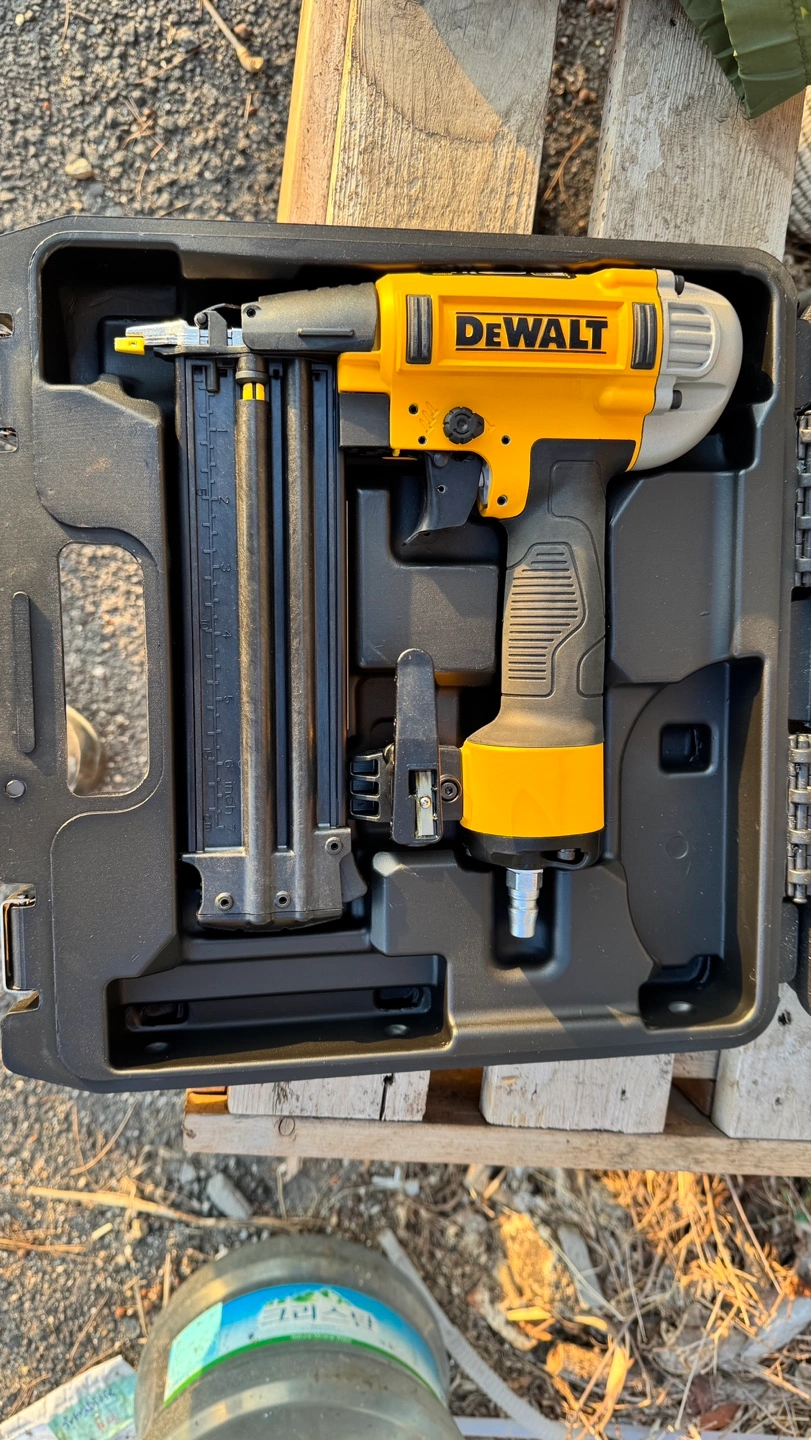 디월트 DWFP12233 에어타카 네일러 18GA 타카건 목공용 | 생활가전 | 당근 중고거래