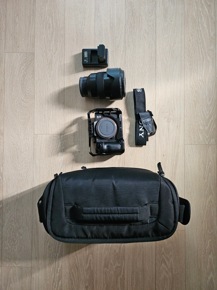 SONY A7M3 / FE 24-105mm F4 G / 박스 X / 스몰리그 케이지 포함 | 장군면 | 디지털기기 | 당근 중고거래
