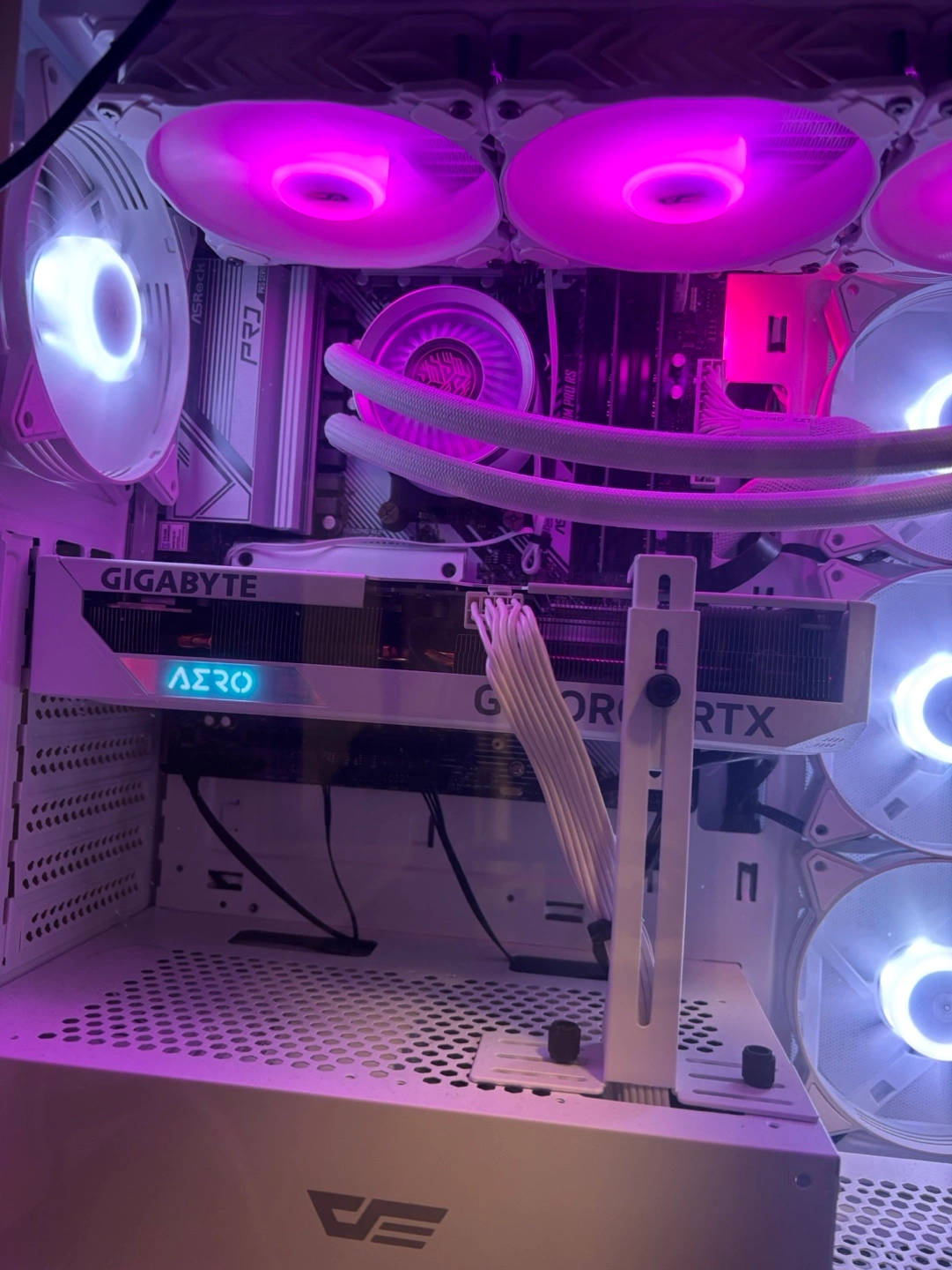 화이트 감성 라이젠 7500F,Ram 32g, 4060ti, PC 팝니다 | 디지털기기 | 당근 중고거래