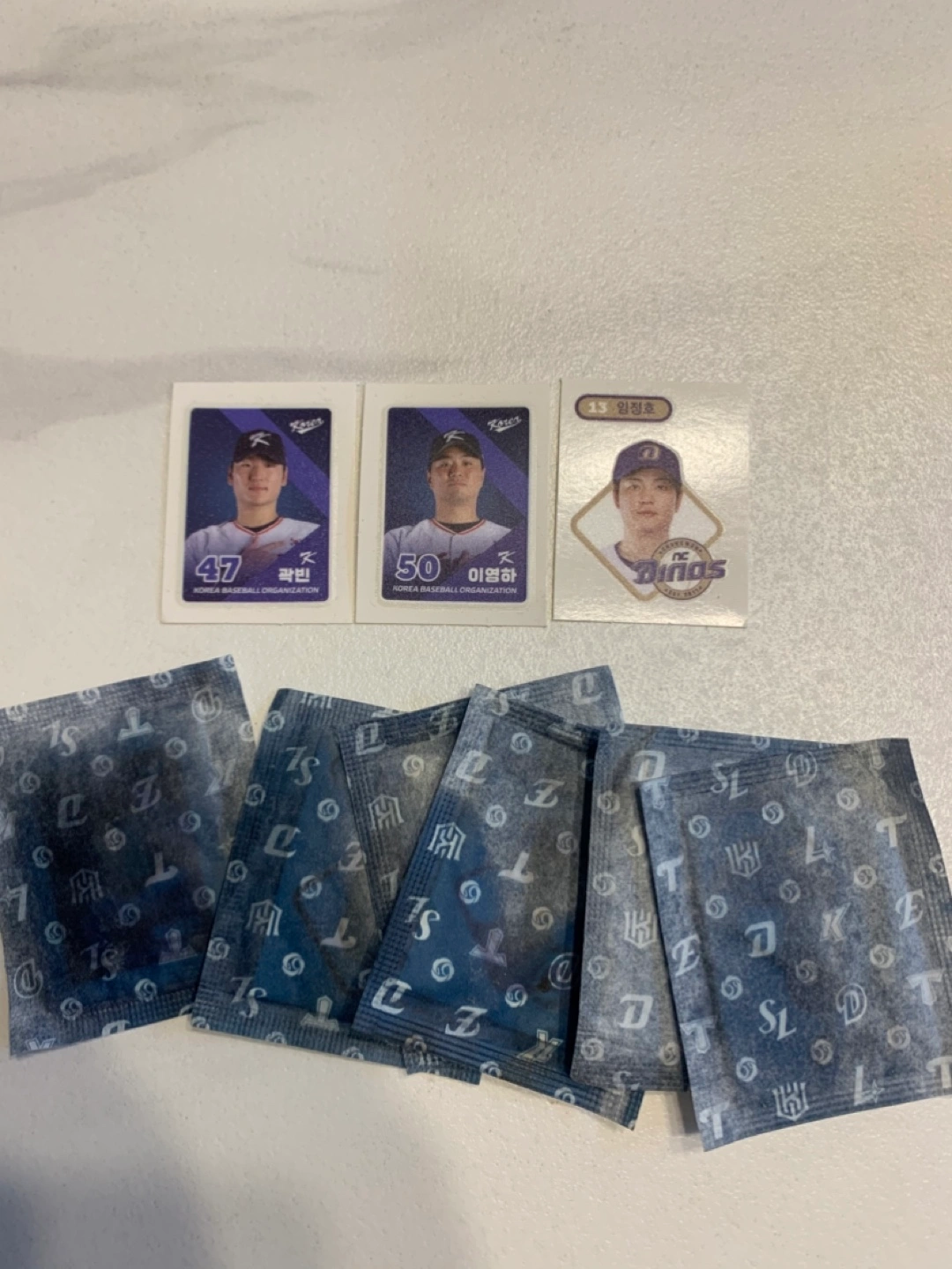 미개봉 크보빵 KBO 띠부실 띠부씰 교황 (곽빈, 이영하 등) --> 엘지 로 | 취미/게임/음반 | 당근 중고거래