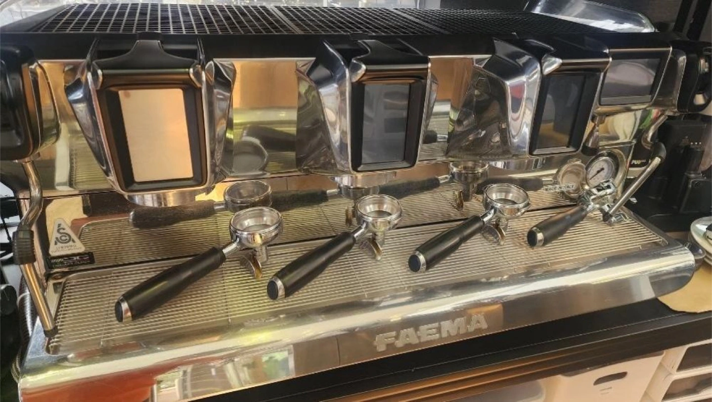 FAEMA E71 반자동 커피머신 3그룹 | 생활가전 | 당근 중고거래