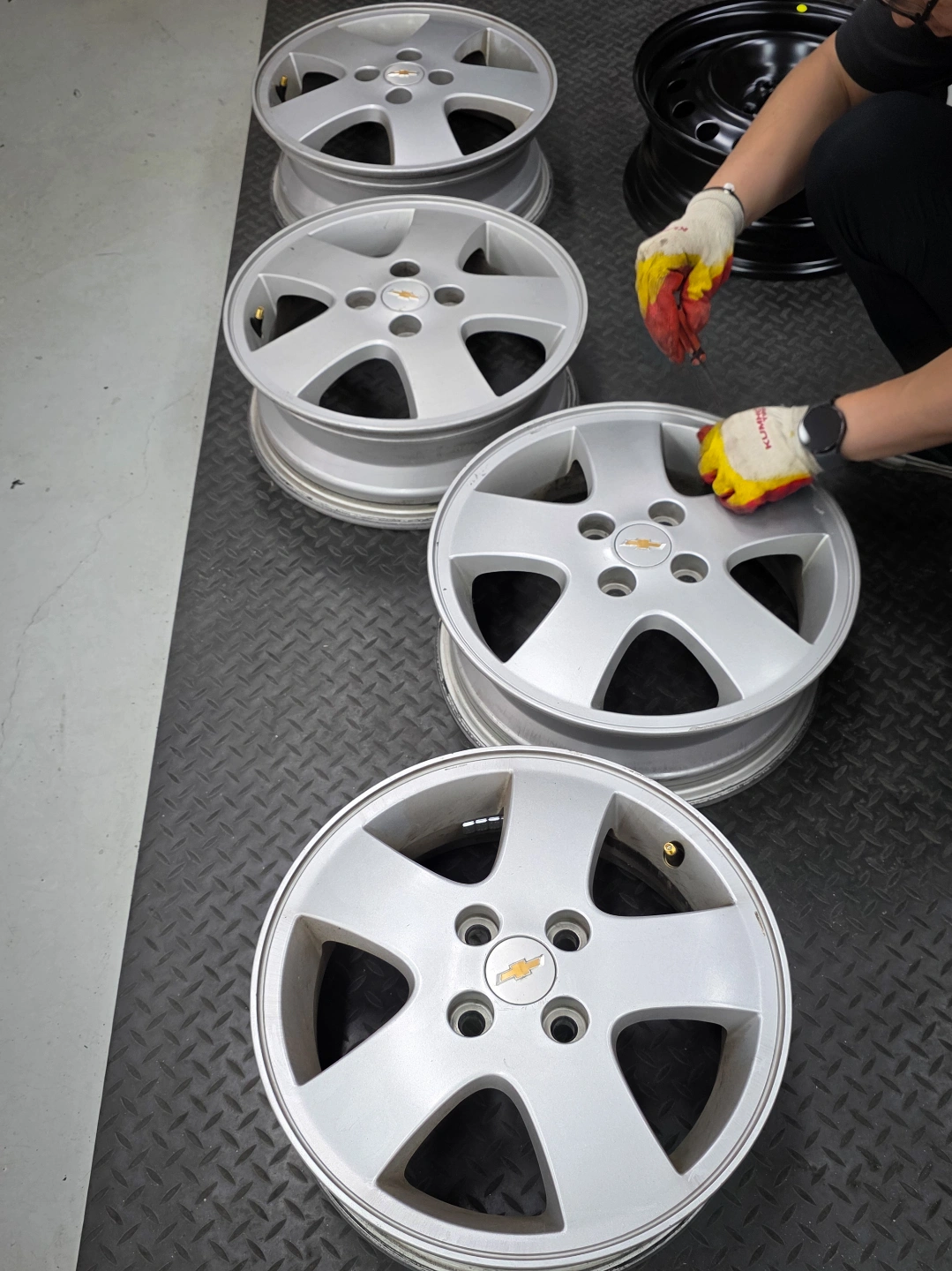 스파크 M300 15인치 순정휠 한대분 판매 | 기타 중고물품 | 당근 중고거래