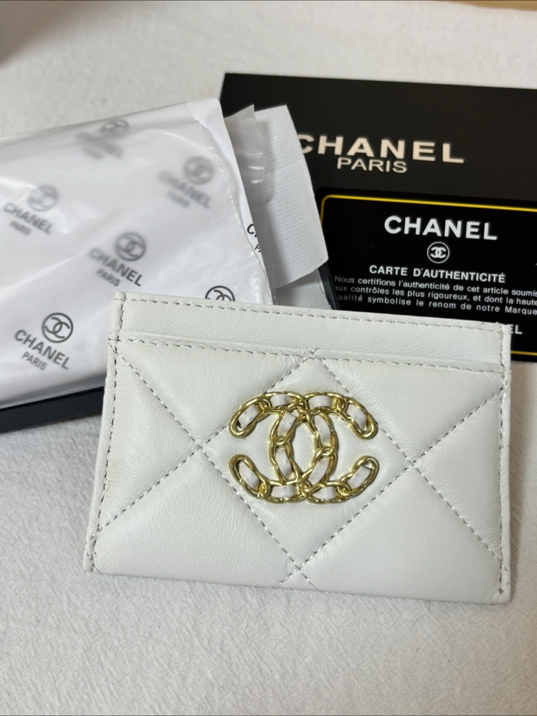 샤넬 19 제니 카드지갑 화이트 새상품 풀박스 | 여성잡화 | 당근 중고거래