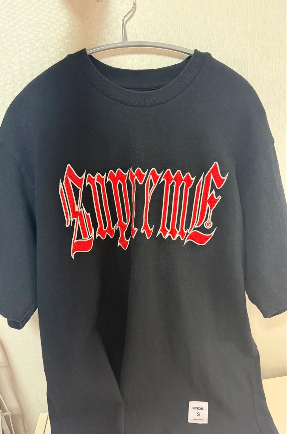 슈프림 반팔 티셔츠 (Supreme Old English S/S Top Black - 24SS) | 남성패션/잡화 | 당근 중고거래