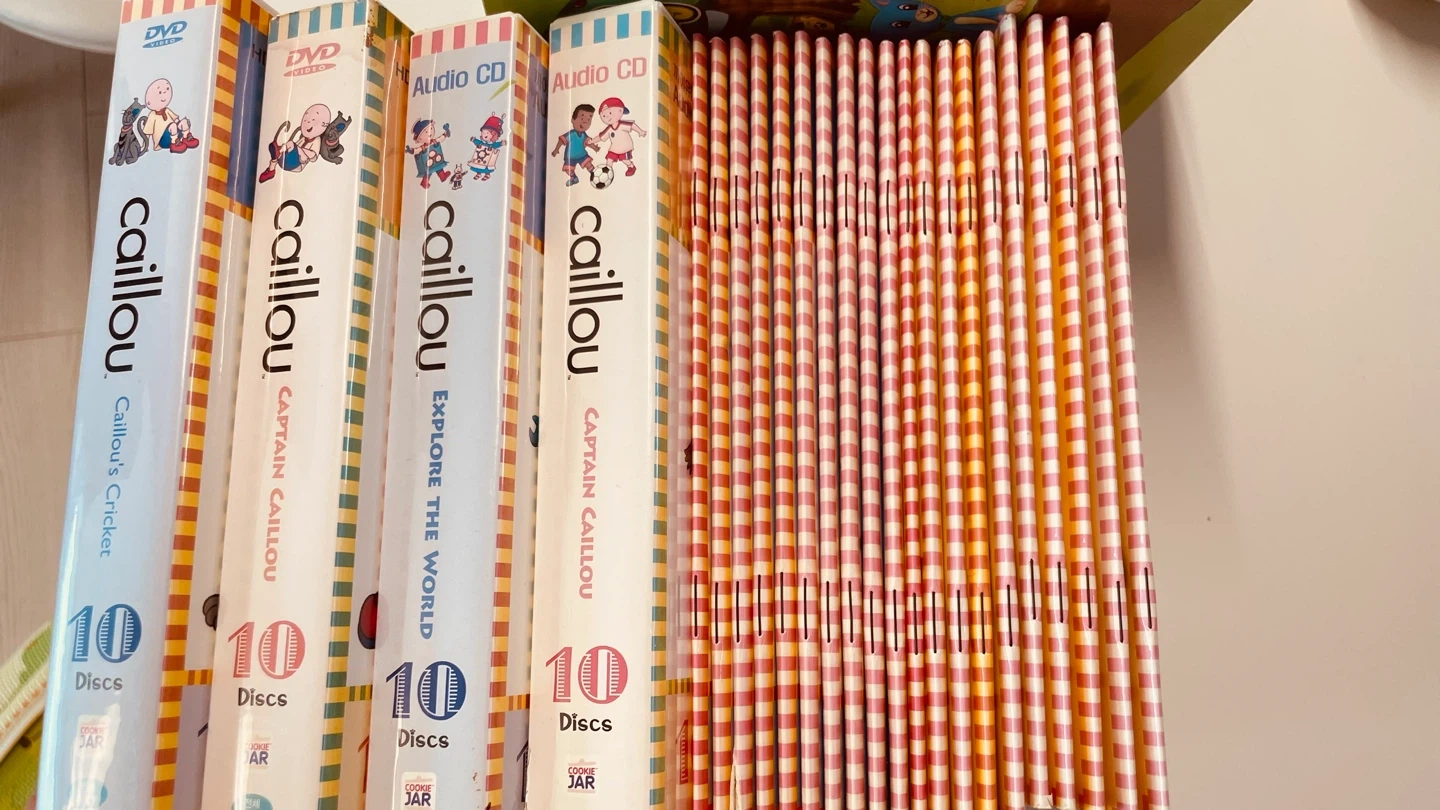 Caillou DVD/CD 세트 | 유아동 | 당근 중고거래