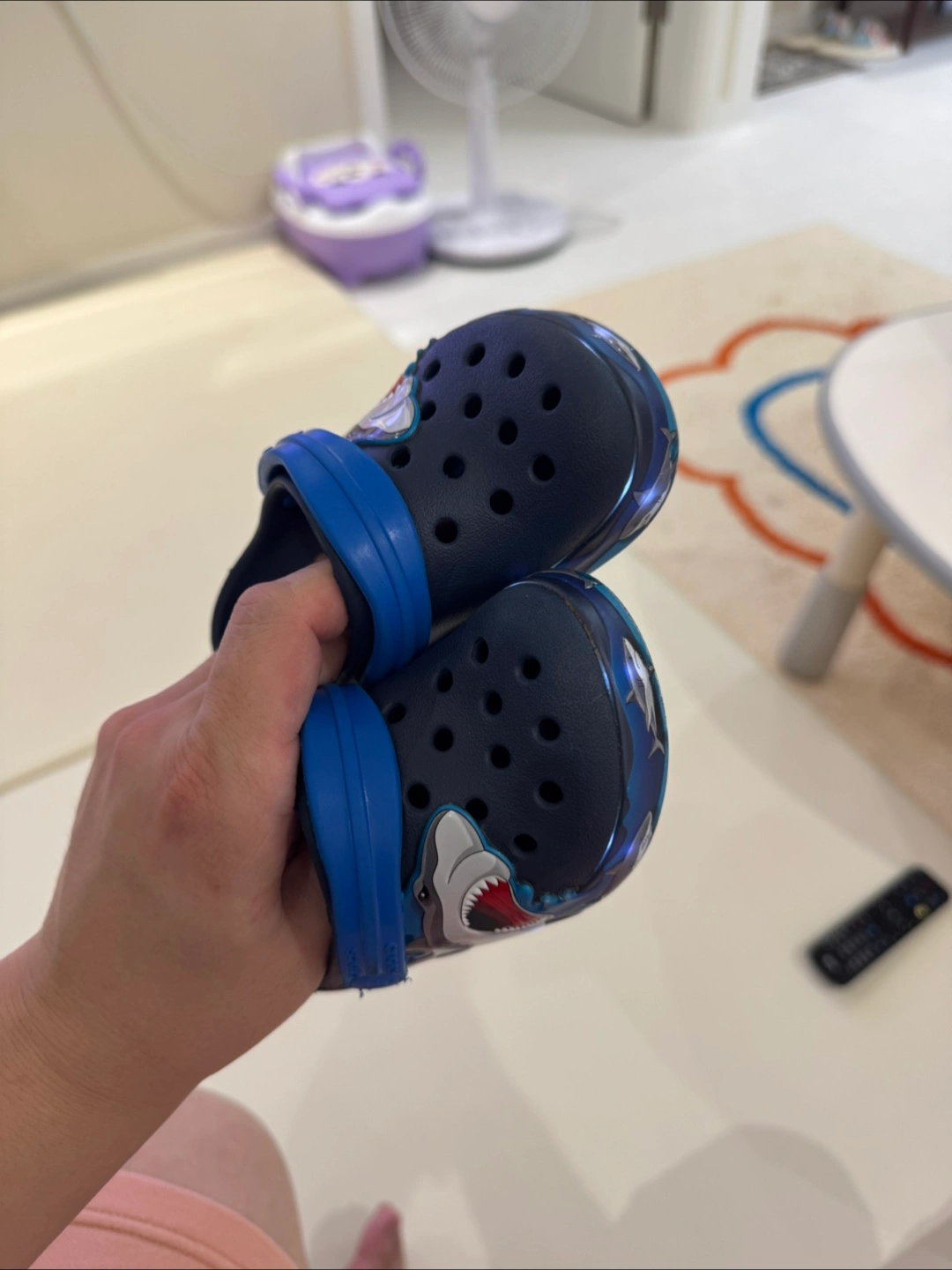 크록스 상어 클로그 C7 네이비 | 유아동 | 당근 중고거래