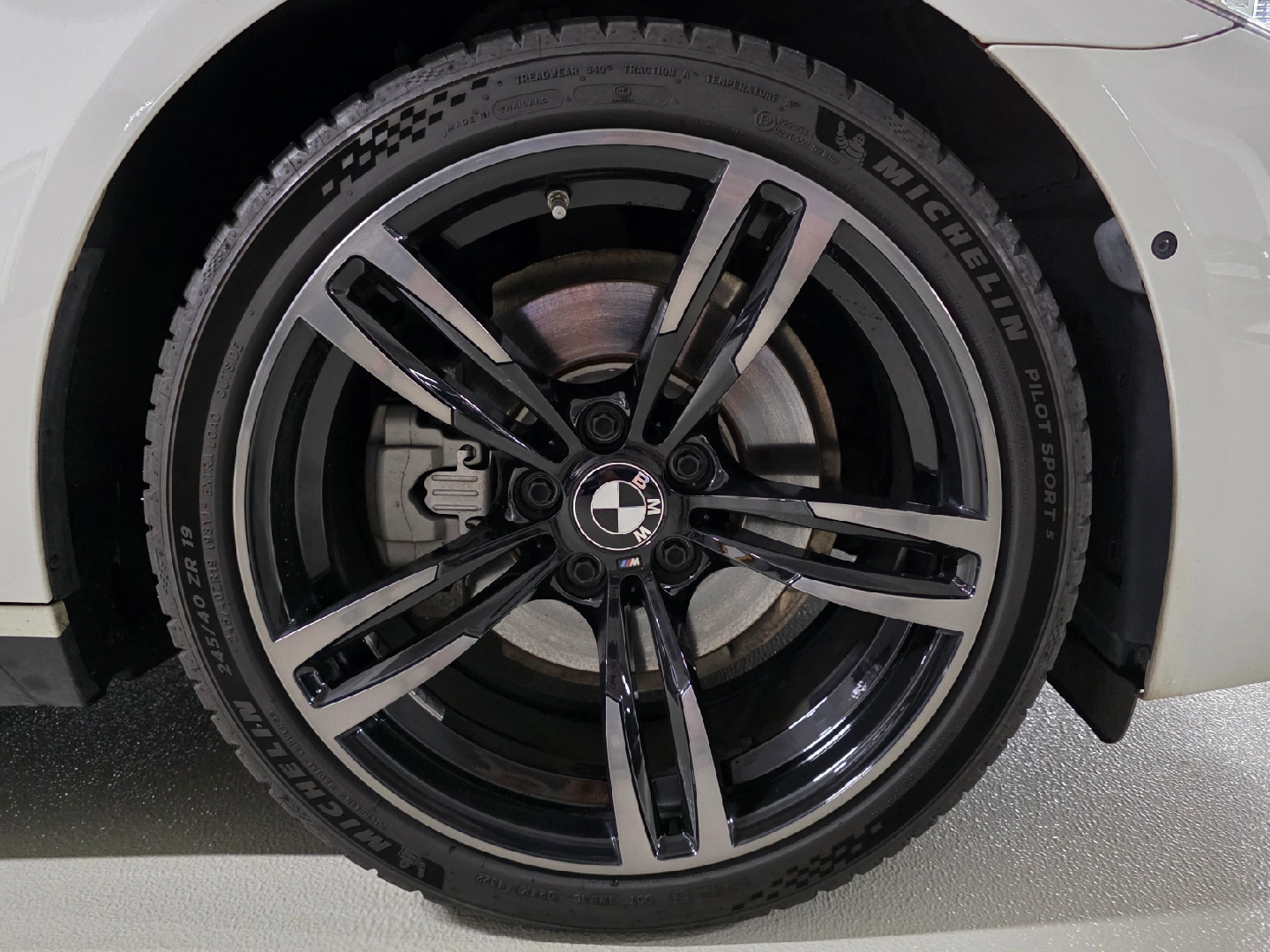 BMW F10 장착중 437M 순정휠+PS5 타이어 | 스포츠/레저 | 당근 중고거래