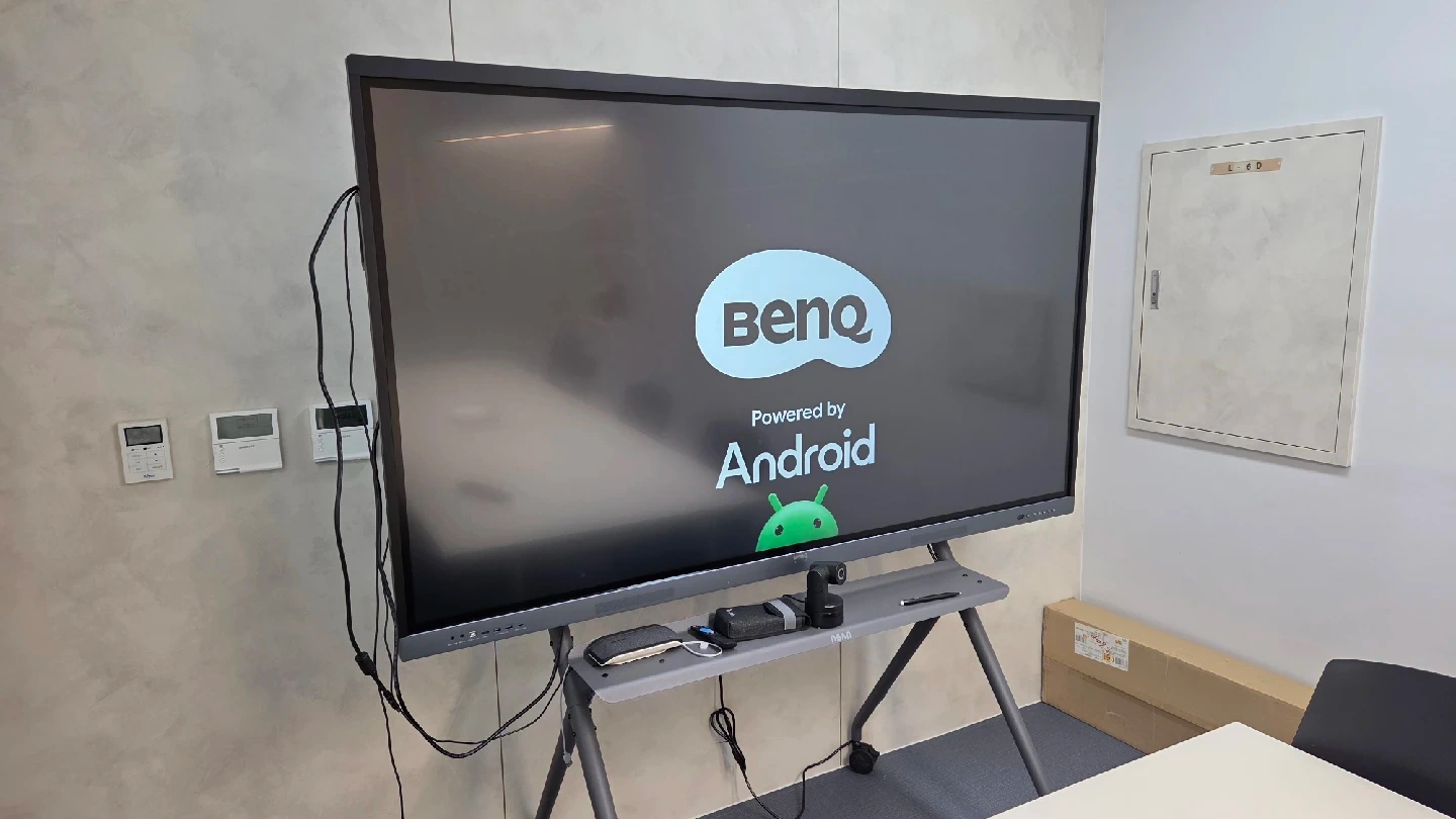BenQ 75인치 전자칠판 RE7504 + 전용 거치대 | 디지털기기 | 당근 중고거래