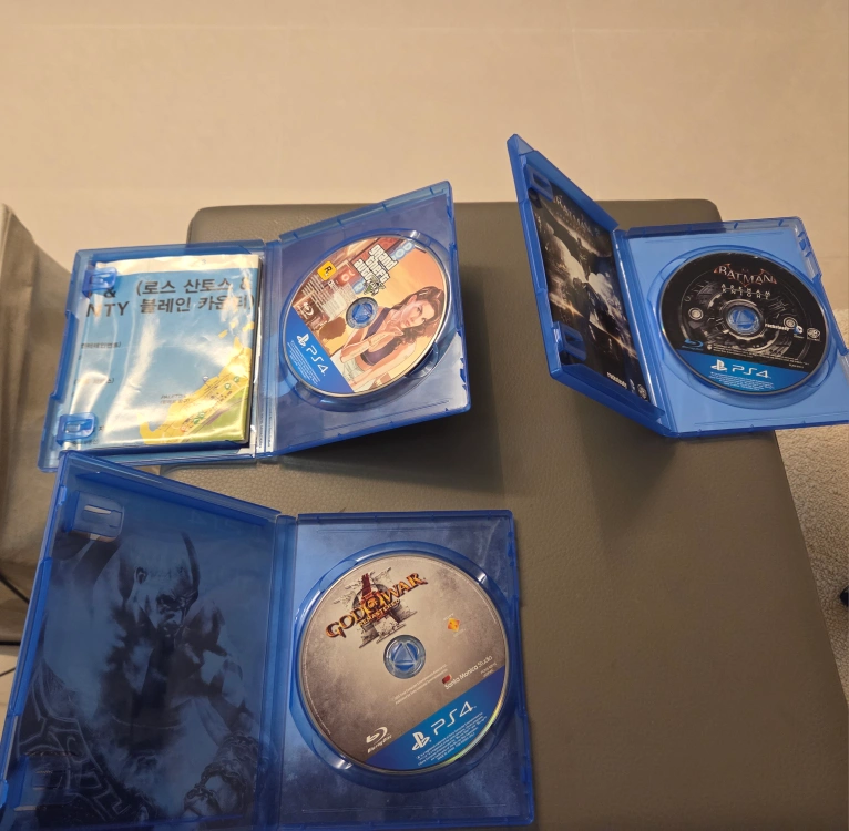 PS4 게임 CD (GTA5, 배트맨, 갓오브워) | 취미/게임/음반 | 당근 중고거래