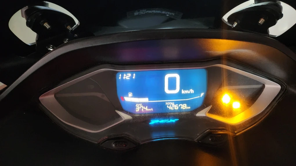 혼다 PCX 125 블랙 배달통 장착 | 스포츠/레저 | 당근 중고거래