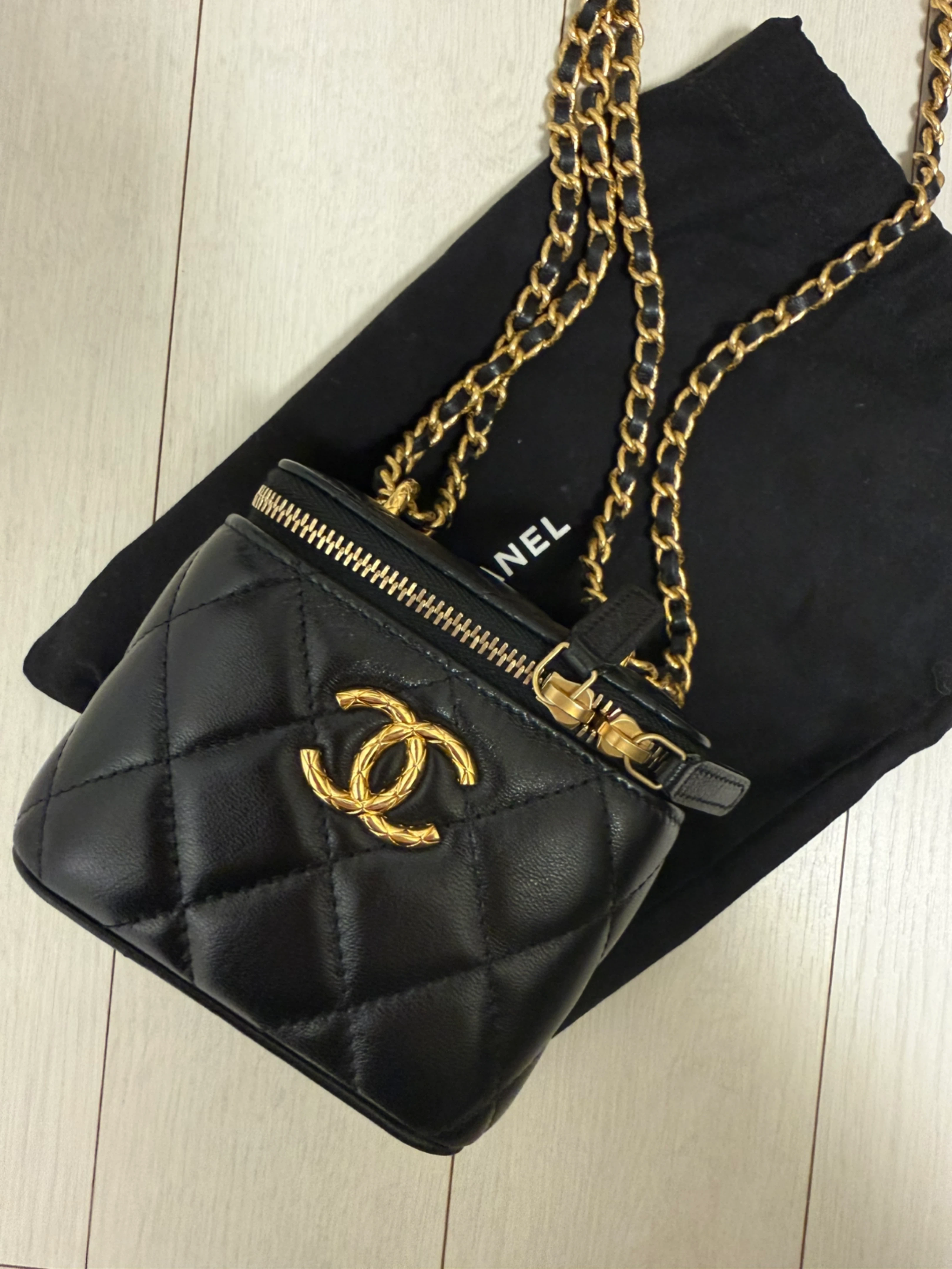 샤넬 베니티백 블랙 금장 | 여성잡화 | 당근 중고거래