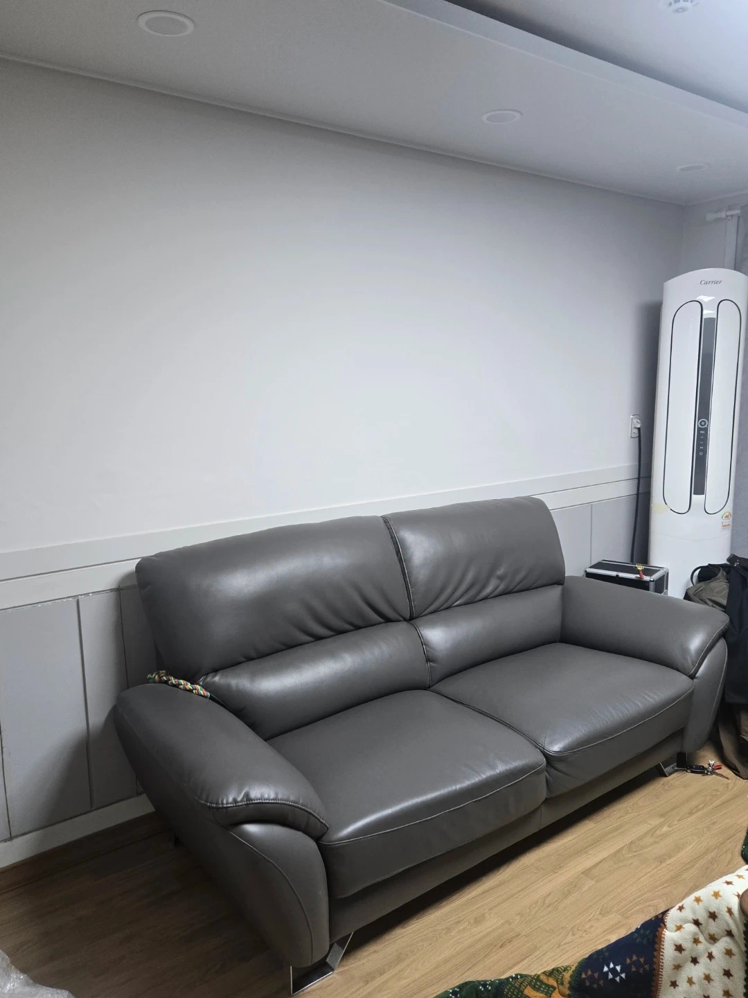 회색 가죽 소파 | 가구/인테리어 | 당근 중고거래