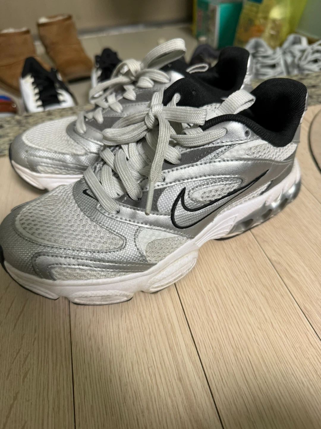 나이키 줌 에어 파이어 메탈릭실버 220 | 여성잡화 | 당근 중고거래