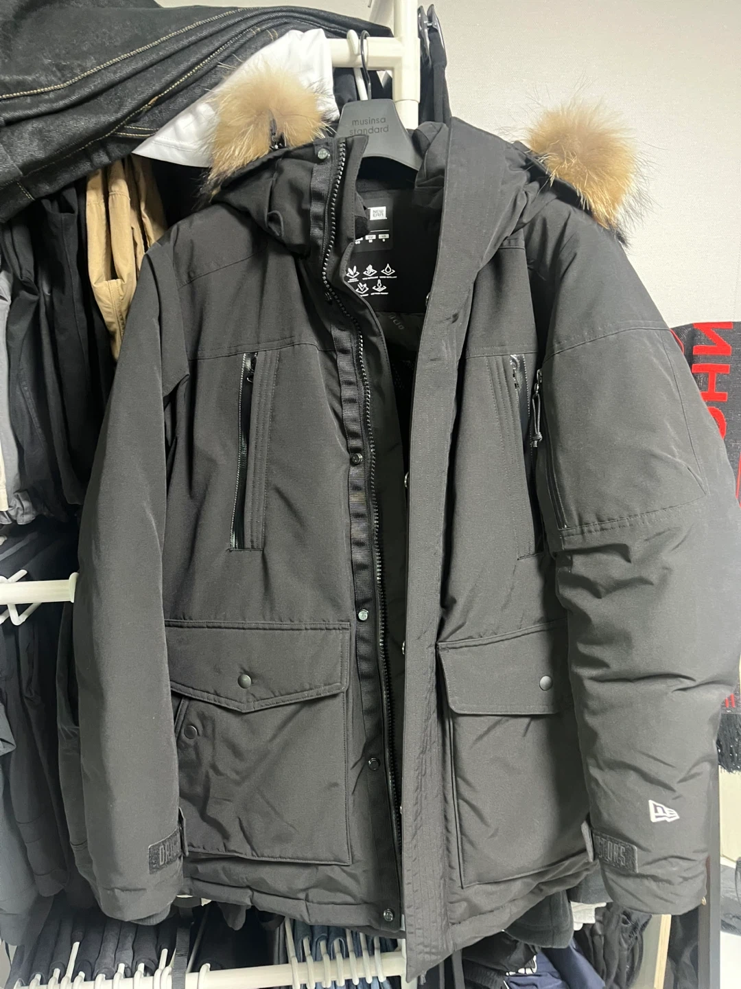 뉴에라 구스 패딩 블랙 | 남성패션/잡화 | 당근 중고거래